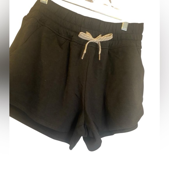 Vuori | Shorts | Nwt Vuori Halo Performance Short Black Heather Size Xs ...
